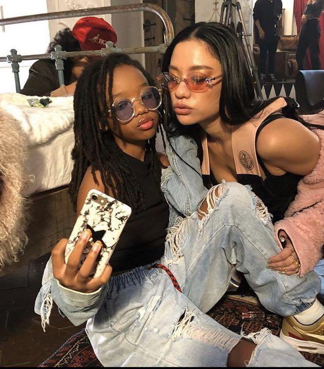 Awich(ラッパー)の夫の死因は銃殺？現在の彼氏は！鼻がブサイク？ - TheTopics