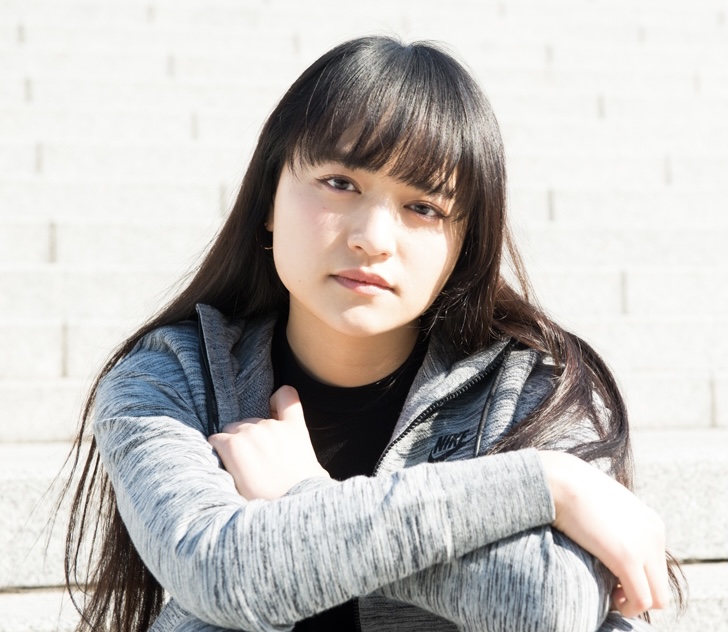 iri(歌手)の声や顔が男で性別は？熱愛彼氏は誰？ハーフで実家&両親は！ - TheTopics