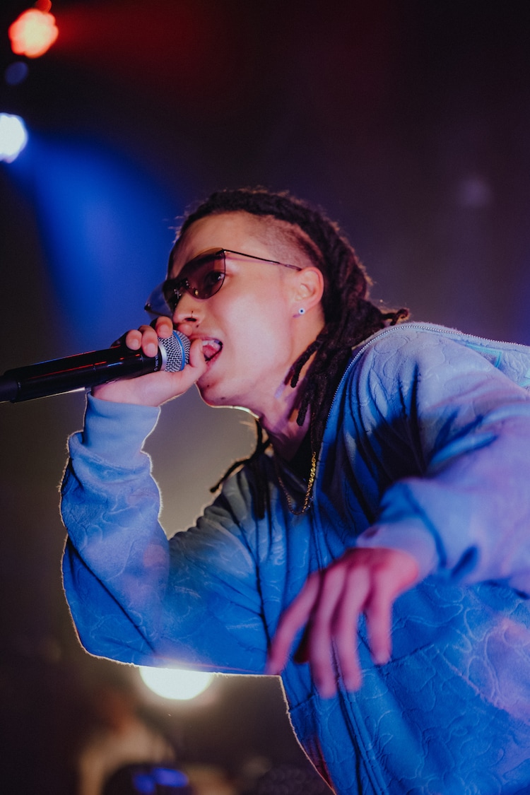 kaneee(ラッパー)はハーフで父親&弟は？立教大学で頭良い？熱愛彼女は！ - TheTopics